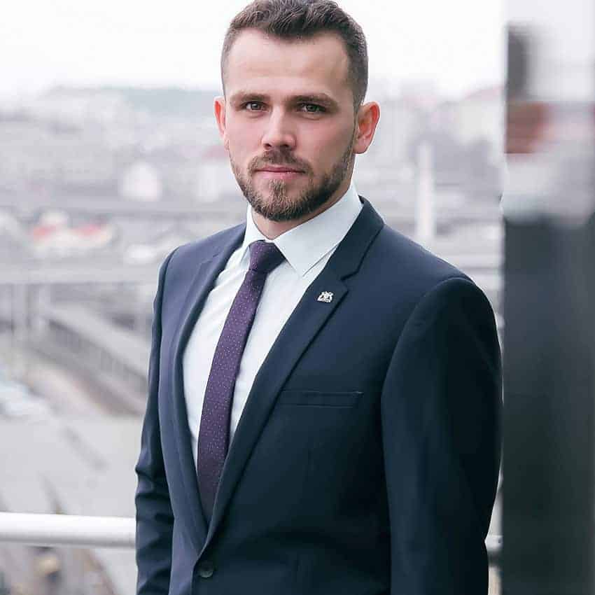 Josef Mádle se obléká u módní značky Pánské obleky BANDI | BANDI